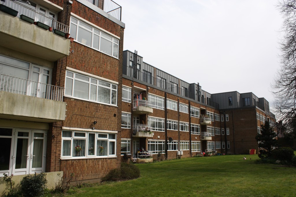 Ellington Court, Southgate, London (1937) – M O D E R N I S T TOURISTS