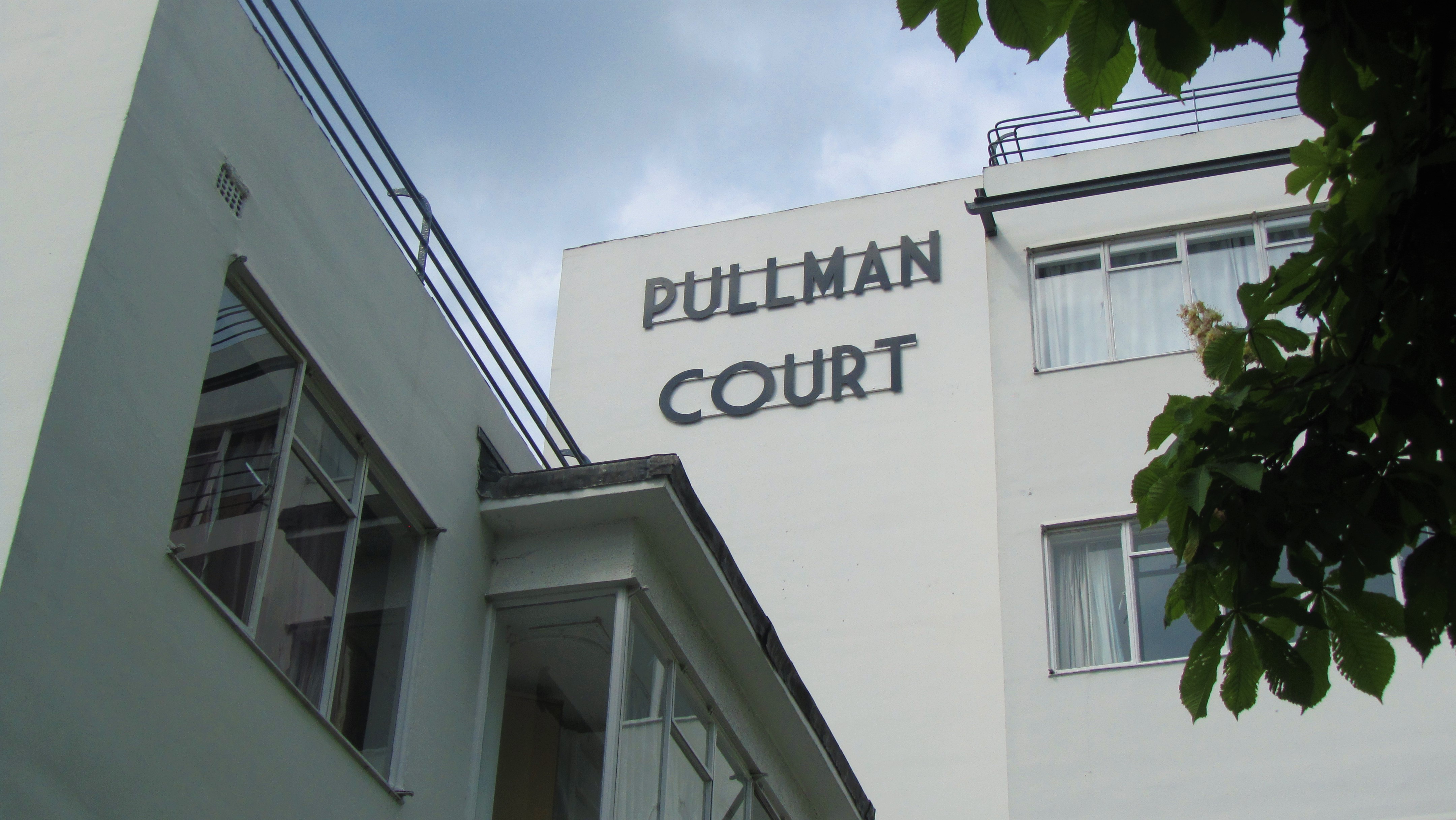 Pullman Court, Streatham, London (1936) – M O D E R N I S T TOURISTS