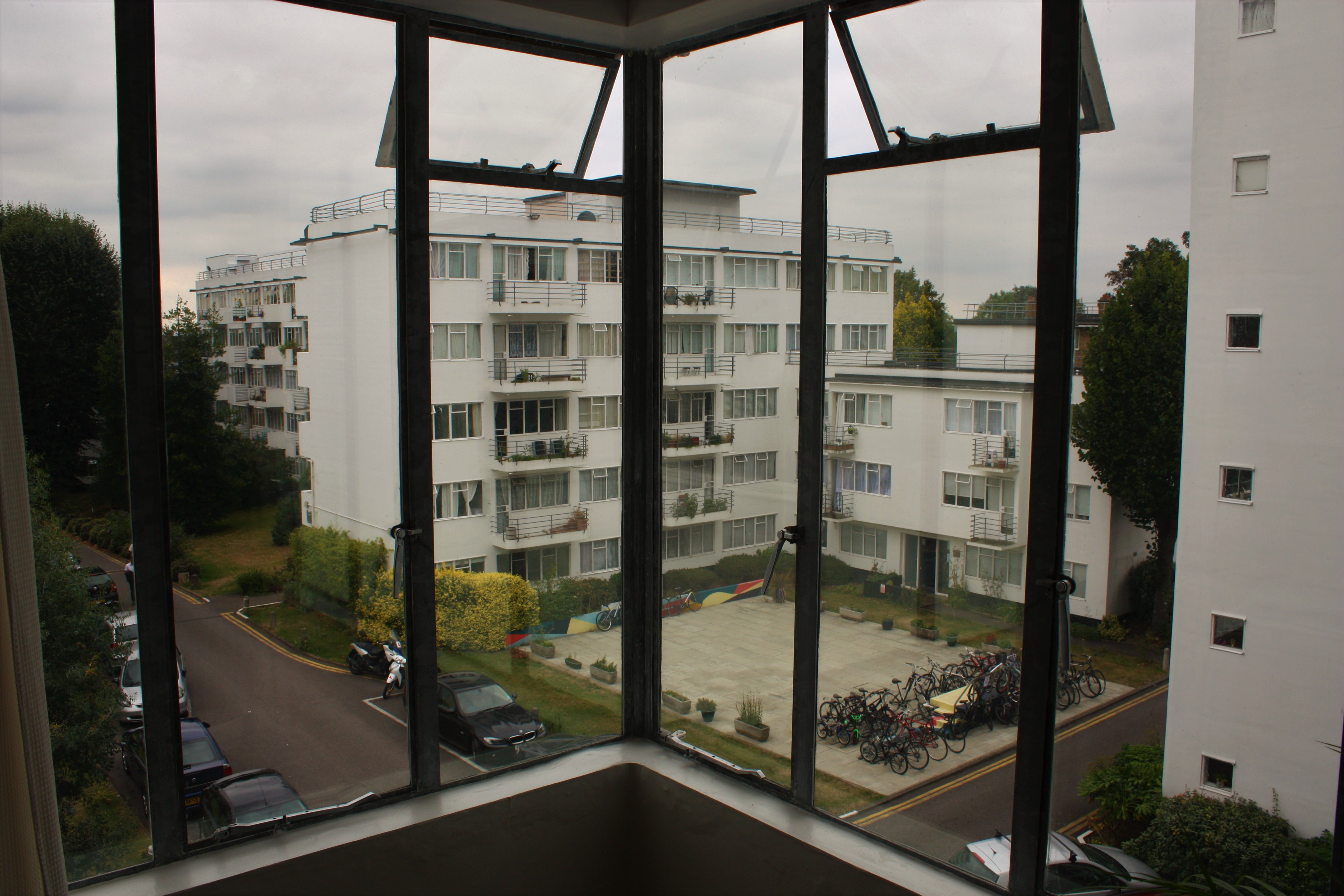 Pullman Court, Streatham, London (1936) – M O D E R N I S T TOURISTS